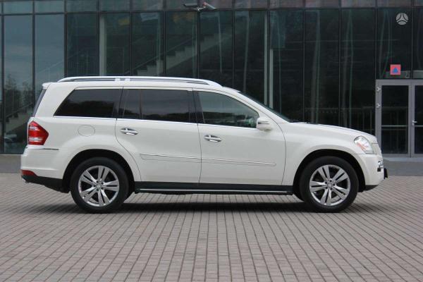 White Mercedes-Benz GL 450 2011 in Siauliai, with an engine capacity of 4.66 L and mileage of 235 thousand km for 7900 €, photo 4 on AUTOMOTO.COM.LV