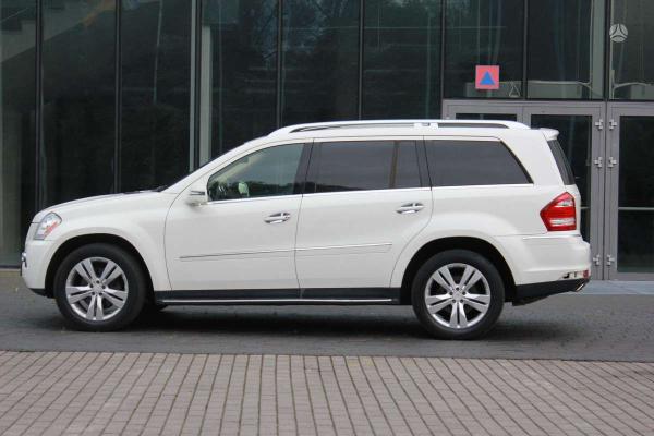 White Mercedes-Benz GL 450 2011 in Siauliai, with an engine capacity of 4.66 L and mileage of 235 thousand km for 7900 €, photo 5 on AUTOMOTO.COM.LV