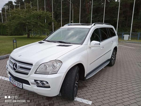 Мерседес ГЛ 450 2011 в Вильнюс на AUTOMOTO.COM.LV Белый Мерседес ГЛ 450 2011 в Вильнюс, объемом двигателя 4.66 л и пробегом 233 тыс. км за 8999 €, фото 1 на AUTOMOTO.COM.LV