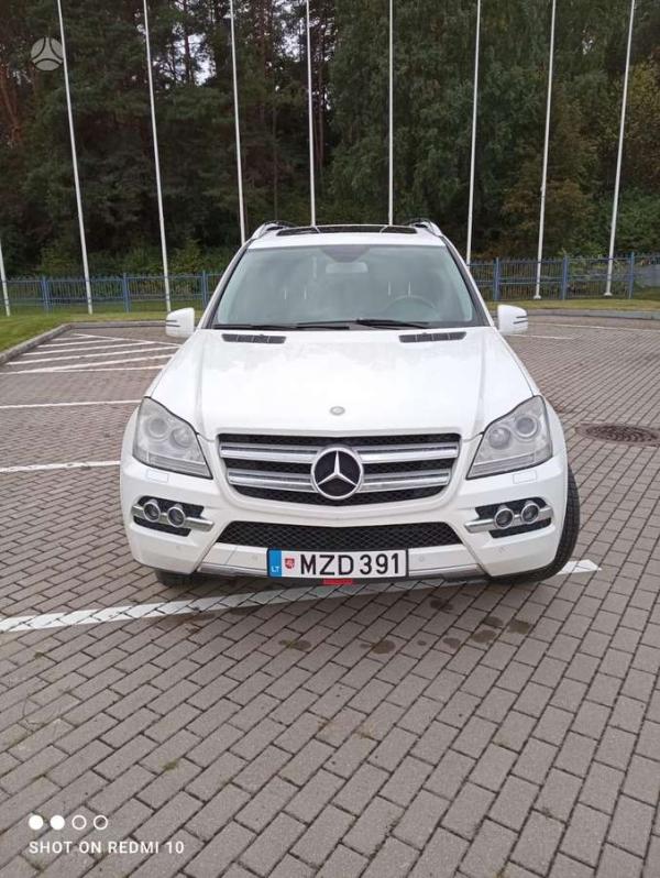 Мерседес ГЛ 450 2011 в Вильнюс на AUTOMOTO.COM.LV Белый Мерседес ГЛ 450 2011 в Вильнюс, объемом двигателя 4.66 л и пробегом 233 тыс. км за 8999 €, фото 9 на AUTOMOTO.COM.LV