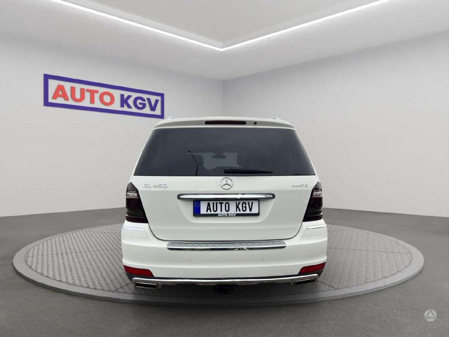White Mercedes-Benz GL 450 2012 in Kaunas, with an engine capacity of 4.70 L and mileage of 198 thousand km for 13499 €, photo 4 on AUTOMOTO.COM.LV