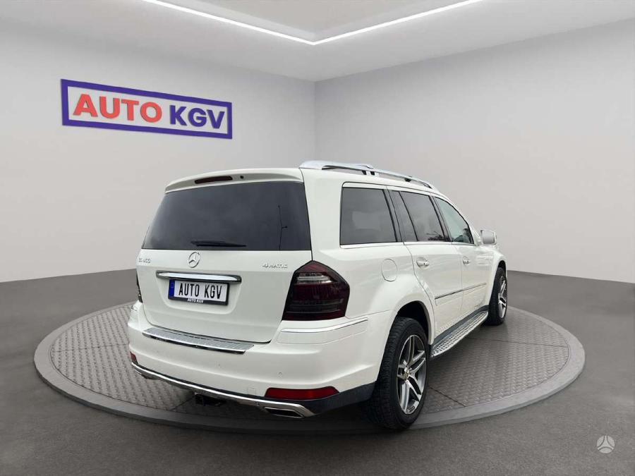 White Mercedes-Benz GL 450 2012 in Kaunas, with an engine capacity of 4.70 L and mileage of 198 thousand km for 13499 €, photo 5 on AUTOMOTO.COM.LV