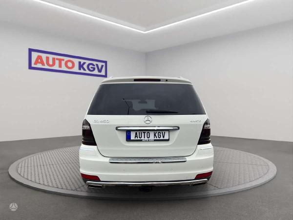 White Mercedes-Benz GL 450 2012 in Kaunas, with an engine capacity of 4.70 L and mileage of 198 thousand km for 12499 €, photo 4 on AUTOMOTO.COM.LV