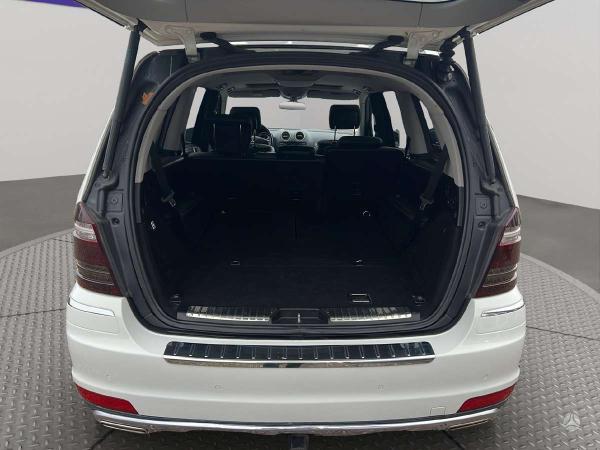 White Mercedes-Benz GL 450 2012 in Kaunas, with an engine capacity of 4.70 L and mileage of 198 thousand km for 12499 €, photo 10 on AUTOMOTO.COM.LV