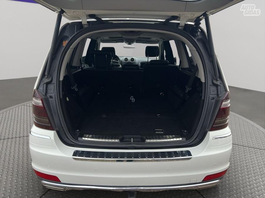 White Mercedes-Benz GL 450 2012 in Kaunas, with an engine capacity of 4.70 L and mileage of 198 thousand km for 11996 €, photo 10 on AUTOMOTO.COM.LV