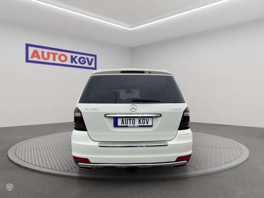 Белый Мерседес ГЛ 450 2012 в Каунас, объемом двигателя 4.70 л и пробегом 198 тыс. км за 11000 €, фото 5 на AUTOMOTO.COM.LV