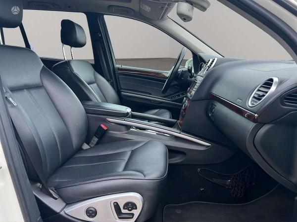 White Mercedes-Benz GL 450 2012 in Kaunas, with an engine capacity of 4.70 L and mileage of 198 thousand km for 11000 €, photo 8 on AUTOMOTO.COM.LV