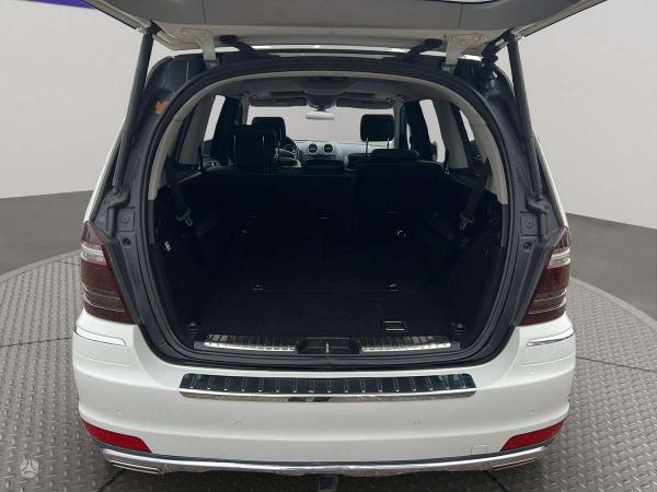 White Mercedes-Benz GL 450 2012 in Kaunas, with an engine capacity of 4.70 L and mileage of 198 thousand km for 11000 €, photo 10 on AUTOMOTO.COM.LV