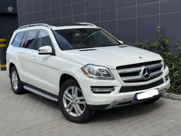 White Mercedes-Benz GL 450 2013 in Klaipeda, with an engine capacity of 4.66 L and mileage of 140 thousand km for 13500 €, photo 4 on AUTOMOTO.COM.LV