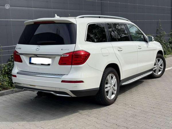 White Mercedes-Benz GL 450 2013 in Klaipeda, with an engine capacity of 4.66 L and mileage of 140 thousand km for 13500 €, photo 9 on AUTOMOTO.COM.LV