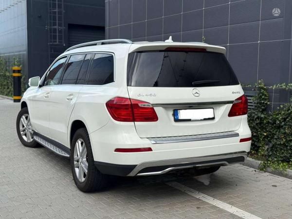 White Mercedes-Benz GL 450 2013 in Klaipeda, with an engine capacity of 4.66 L and mileage of 140 thousand km for 13500 €, photo 10 on AUTOMOTO.COM.LV
