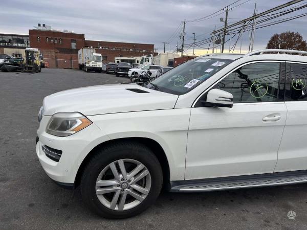 White Mercedes-Benz GL 450 2013 in Siauliai, with an engine capacity of 4.70 L and mileage of 248 thousand km for 8850 €, photo 1 on AUTOMOTO.COM.LV