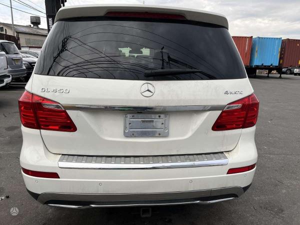 White Mercedes-Benz GL 450 2013 in Siauliai, with an engine capacity of 4.70 L and mileage of 248 thousand km for 8850 €, photo 2 on AUTOMOTO.COM.LV
