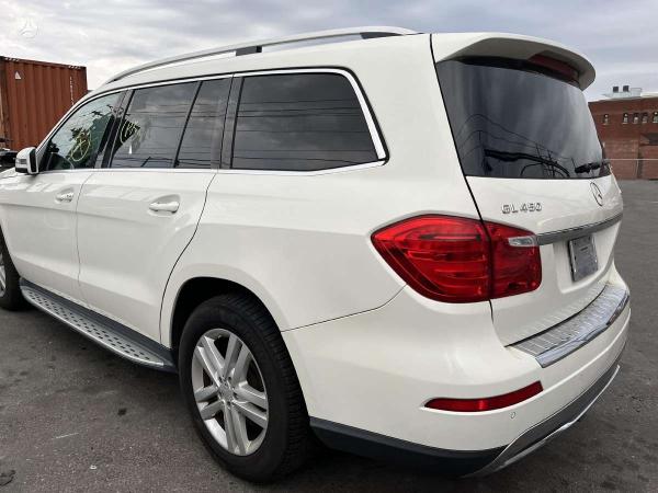 White Mercedes-Benz GL 450 2013 in Siauliai, with an engine capacity of 4.70 L and mileage of 248 thousand km for 8850 €, photo 6 on AUTOMOTO.COM.LV