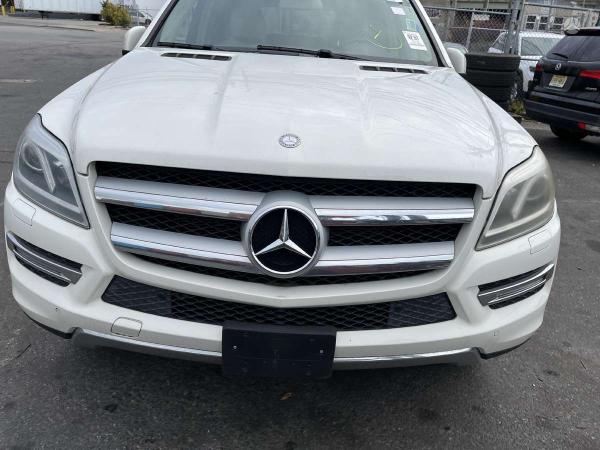 White Mercedes-Benz GL 450 2013 in Siauliai, with an engine capacity of 4.70 L and mileage of 248 thousand km for 8850 €, photo 8 on AUTOMOTO.COM.LV