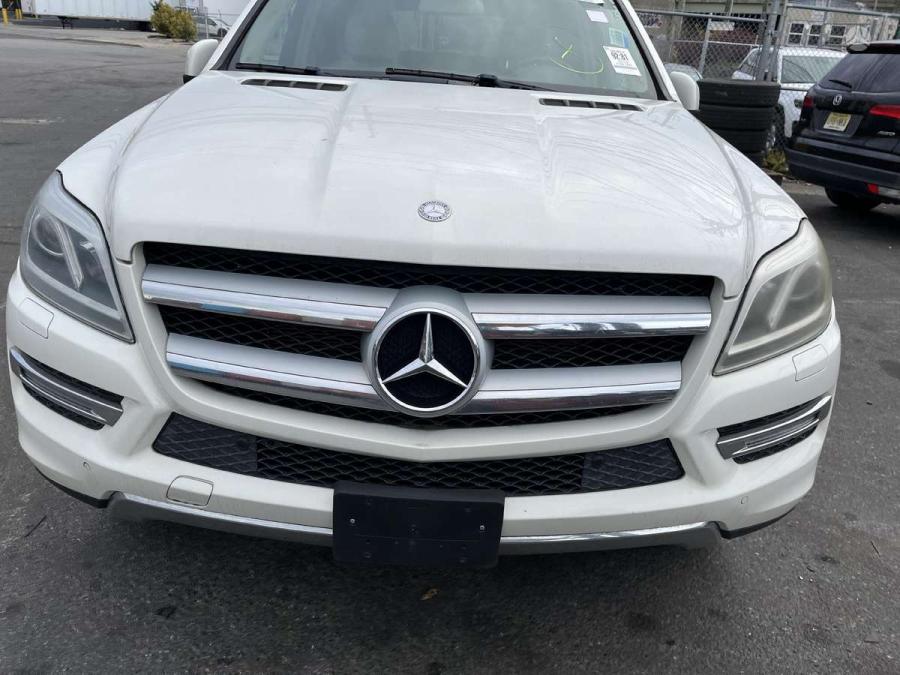 White Mercedes-Benz GL 450 2013 in Siauliai, with an engine capacity of 4.70 L and mileage of 248 thousand km for 8850 €, photo 8 on AUTOMOTO.COM.LV