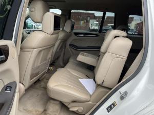 White Mercedes-Benz GL 450 2013 in Siauliai, with an engine capacity of 4.70 L and mileage of 248 thousand km for 8850 €, photo 9 on AUTOMOTO.COM.LV