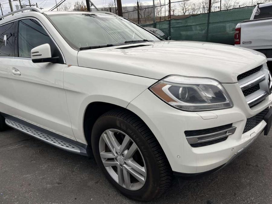 White Mercedes-Benz GL 450 2013 in Siauliai, with an engine capacity of 4.70 L and mileage of 248 thousand km for 8850 €, photo 13 on AUTOMOTO.COM.LV