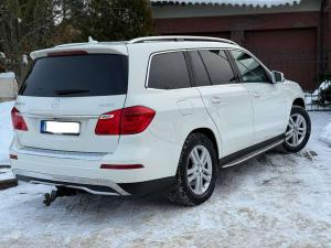 White Mercedes-Benz GL 450 2013 in Klaipeda, with an engine capacity of 4.66 L and mileage of 140 thousand km for 15500 €, photo 9 on AUTOMOTO.COM.LV