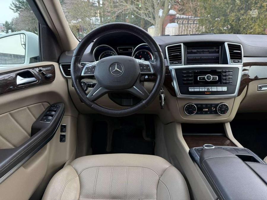 White Mercedes-Benz GL 450 2013 in Klaipeda, with an engine capacity of 4.66 L and mileage of 140 thousand km for 15500 €, photo 16 on AUTOMOTO.COM.LV