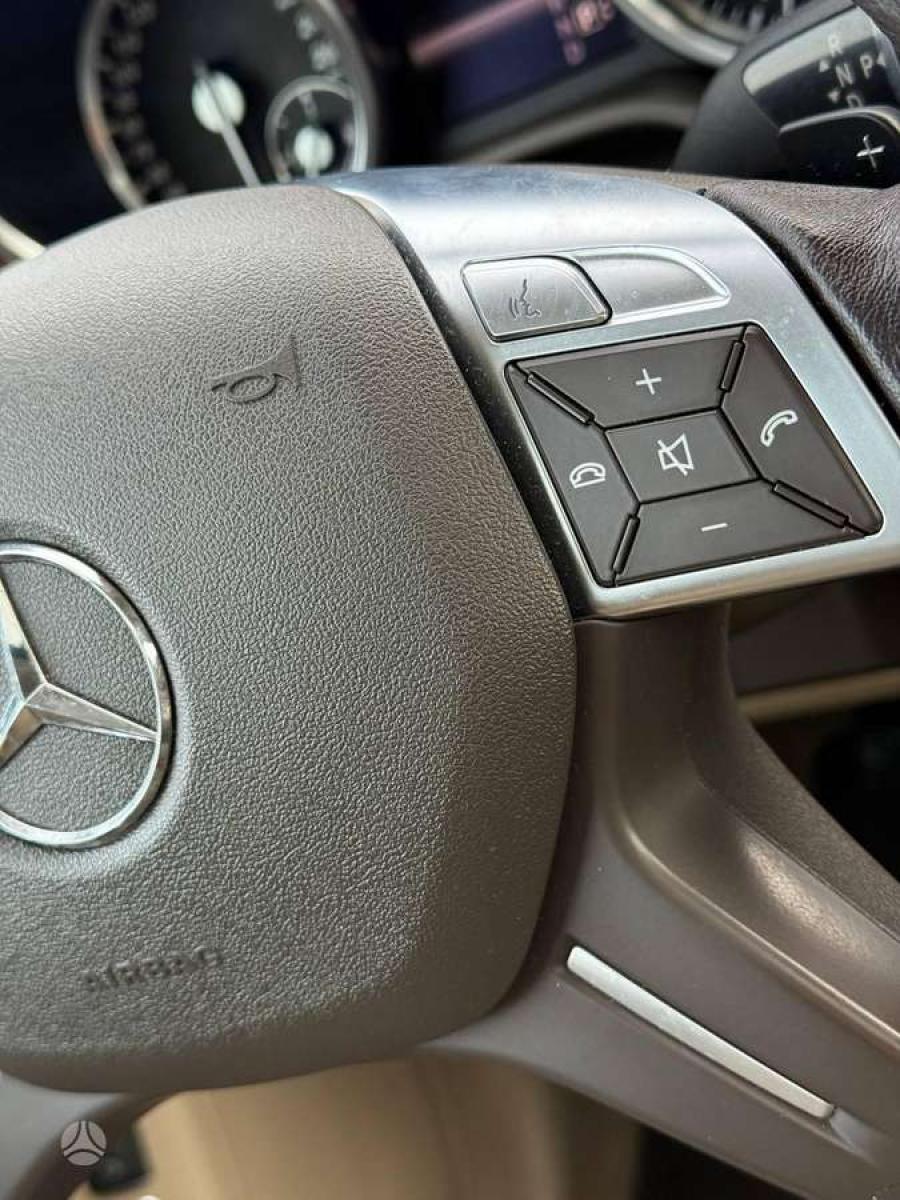 White Mercedes-Benz GL 450 2013 in Klaipeda, with an engine capacity of 4.66 L and mileage of 140 thousand km for 15500 €, photo 22 on AUTOMOTO.COM.LV