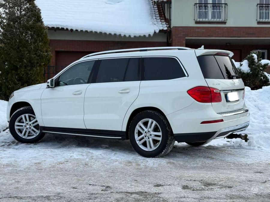 White Mercedes-Benz GL 450 2013 in Klaipeda, with an engine capacity of 4.66 L and mileage of 140 thousand km for 15700 €, photo 12 on AUTOMOTO.COM.LV