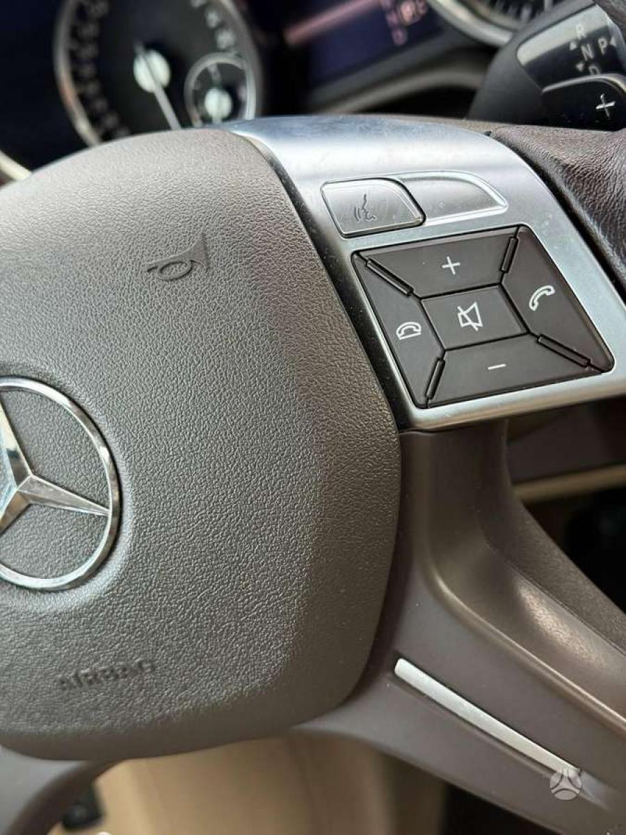 White Mercedes-Benz GL 450 2013 in Klaipeda, with an engine capacity of 4.66 L and mileage of 140 thousand km for 15700 €, photo 22 on AUTOMOTO.COM.LV