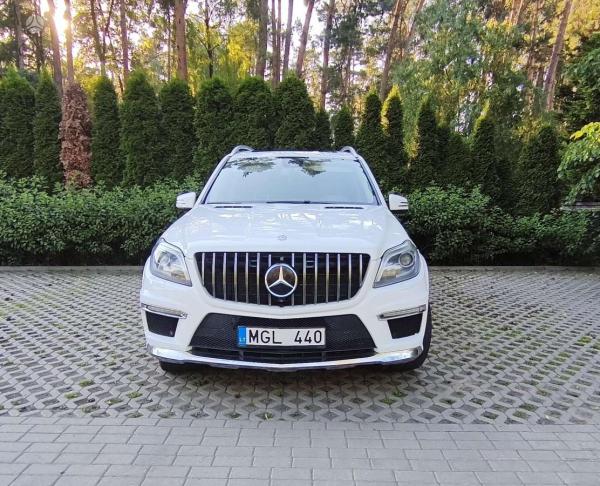 White Mercedes-Benz GL 450 2013 in Vilnius, with an engine capacity of 4.66 L and mileage of 258 thousand km for 14000 €, photo 2 on AUTOMOTO.COM.LV