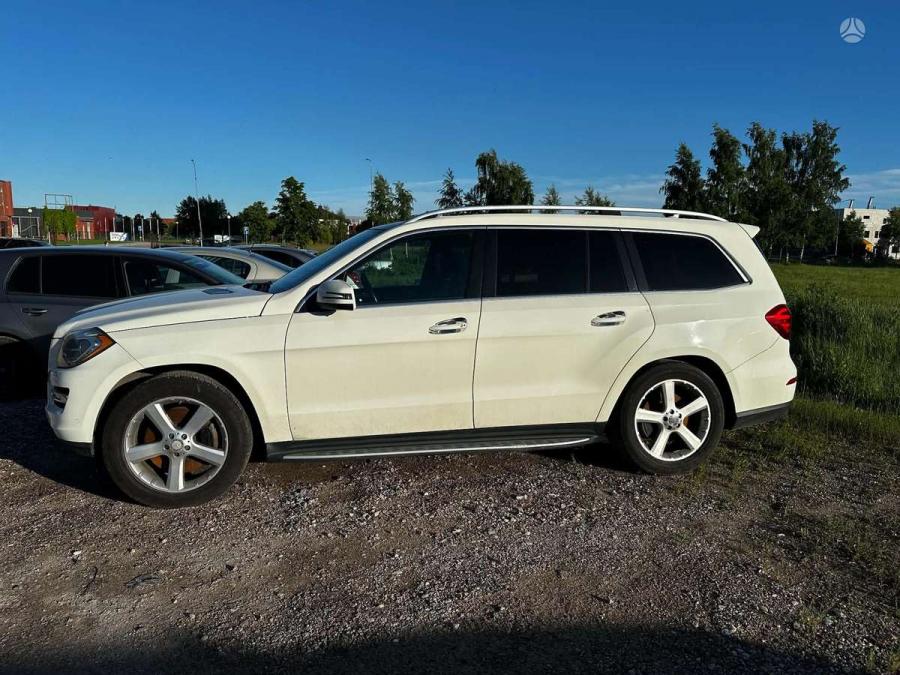 White Mercedes-Benz GL 450 2013 in Klaipeda, with an engine capacity of 4.66 L and mileage of 200 thousand km for 7600 €, photo 1 on AUTOMOTO.COM.LV