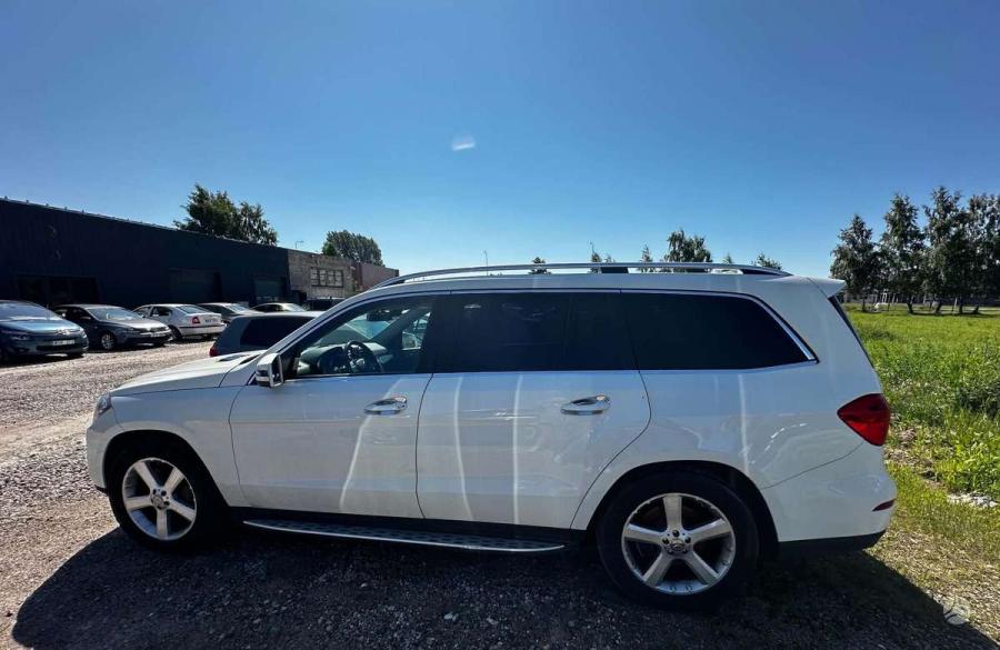 White Mercedes-Benz GL 450 2013 in Klaipeda, with an engine capacity of 4.66 L and mileage of 200 thousand km for 7600 €, photo 4 on AUTOMOTO.COM.LV