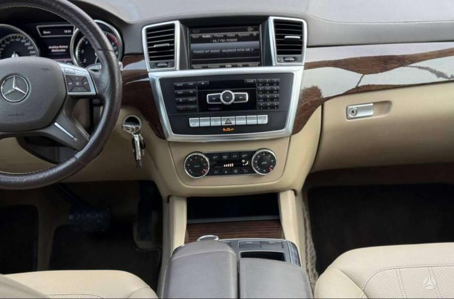 Balts Mercedes-Benz GL 450 2013 Klaipėda, ar dzinēja tilpumu 4.66 L un nobraukumu 140 tūkst. km par 14500 €, foto 19 vietnē AUTOMOTO.COM.LV