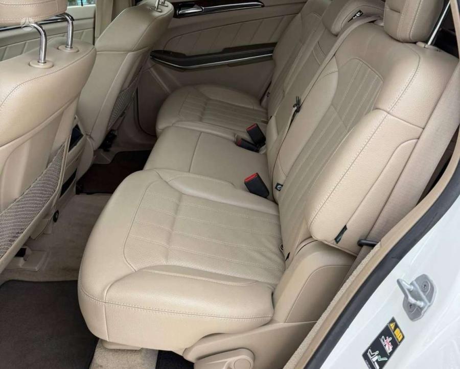 Balts Mercedes-Benz GL 450 2013 Klaipėda, ar dzinēja tilpumu 4.66 L un nobraukumu 140 tūkst. km par 14500 €, foto 26 vietnē AUTOMOTO.COM.LV