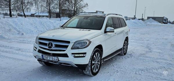 White Mercedes-Benz GL 450 2014 in Raseiniai, with an engine capacity of 4.60 L and mileage of 260 thousand km for 19000 €, photo 3 on AUTOMOTO.COM.LV