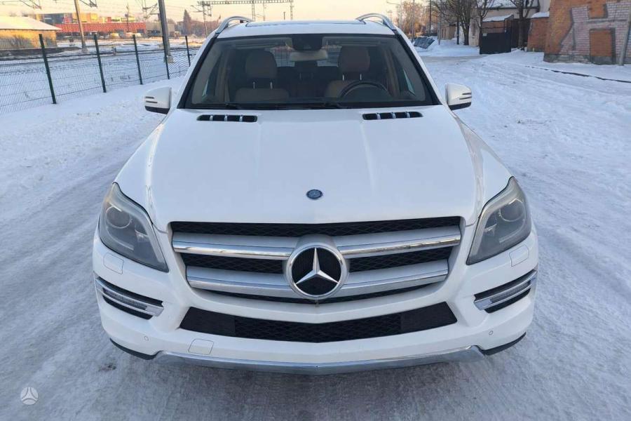White Mercedes-Benz GL 450 2014 in Siauliai, with an engine capacity of 4.70 L and mileage of 303 thousand km for 12300 €, photo 2 on AUTOMOTO.COM.LV
