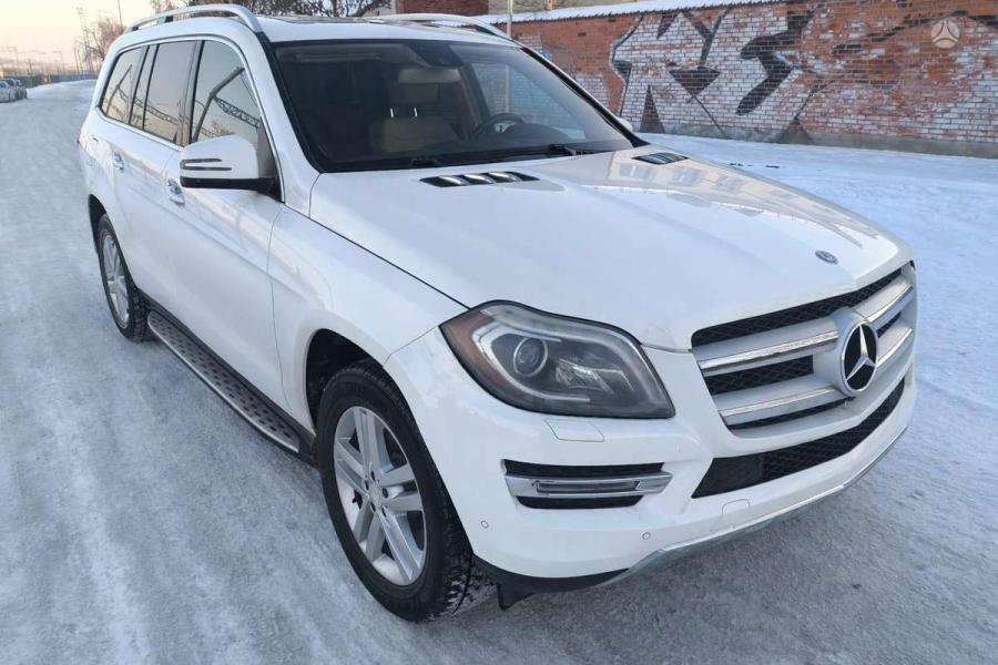 White Mercedes-Benz GL 450 2014 in Siauliai, with an engine capacity of 4.70 L and mileage of 303 thousand km for 12300 €, photo 3 on AUTOMOTO.COM.LV