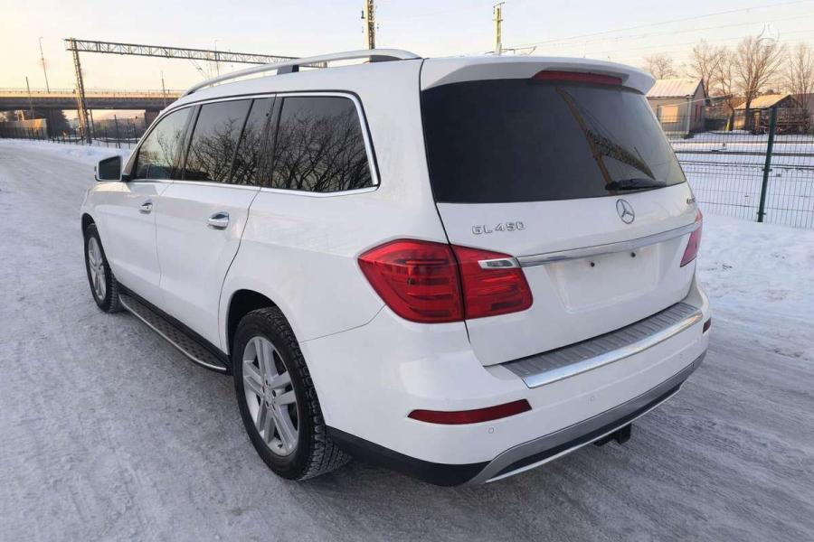 White Mercedes-Benz GL 450 2014 in Siauliai, with an engine capacity of 4.70 L and mileage of 303 thousand km for 12300 €, photo 6 on AUTOMOTO.COM.LV