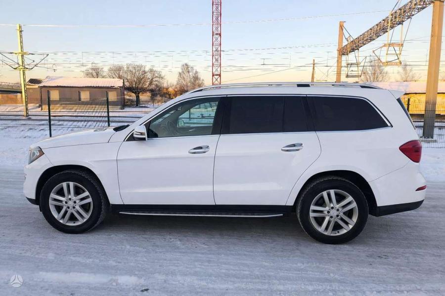 White Mercedes-Benz GL 450 2014 in Siauliai, with an engine capacity of 4.70 L and mileage of 303 thousand km for 12300 €, photo 8 on AUTOMOTO.COM.LV