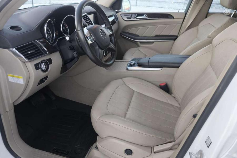 White Mercedes-Benz GL 450 2014 in Siauliai, with an engine capacity of 4.70 L and mileage of 303 thousand km for 12300 €, photo 13 on AUTOMOTO.COM.LV