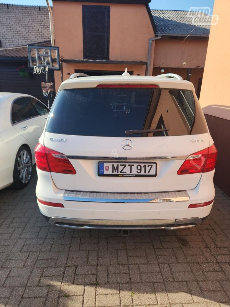 White Mercedes-Benz GL 450 2014 in Taurage, with an engine capacity of 4.60 L and mileage of 208 thousand km for 18800 €, photo 5 on AUTOMOTO.COM.LV