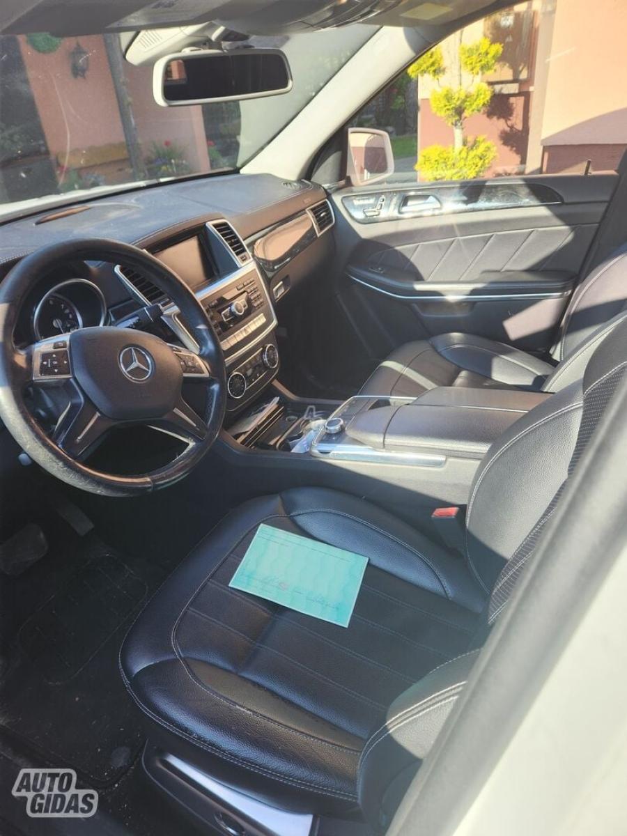 White Mercedes-Benz GL 450 2014 in Taurage, with an engine capacity of 4.60 L and mileage of 208 thousand km for 18800 €, photo 7 on AUTOMOTO.COM.LV