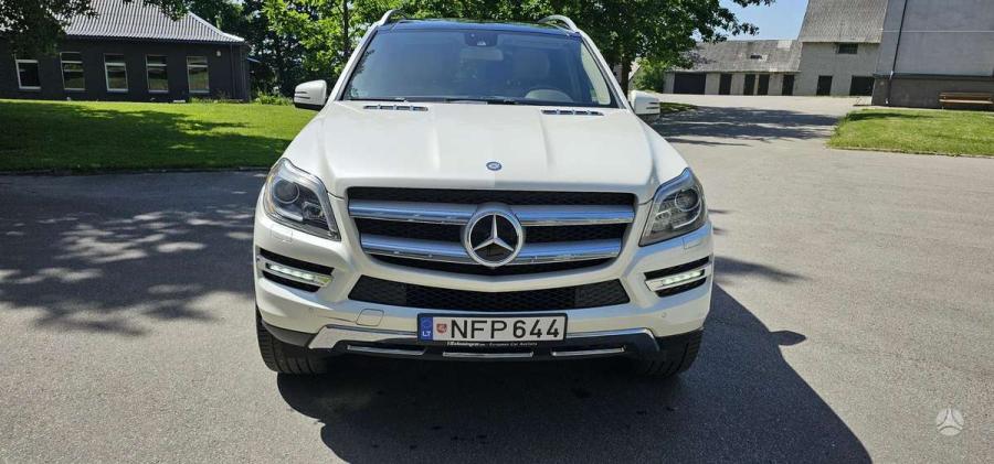 Balts Mercedes-Benz GL 450 2014 Raseiniai, ar dzinēja tilpumu 4.60 L un nobraukumu 270 tūkst. km par 16000 €, foto 3 vietnē AUTOMOTO.COM.LV