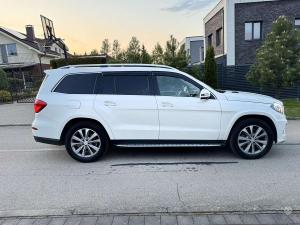 White Mercedes-Benz GL 450 2014 in Vilnius, with an engine capacity of 4.50 L and mileage of 211 thousand km for 14999 €, photo 3 on AUTOMOTO.COM.LV