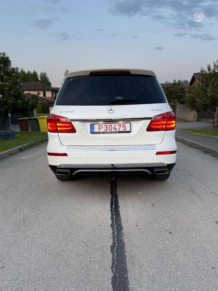 White Mercedes-Benz GL 450 2014 in Vilnius, with an engine capacity of 4.50 L and mileage of 211 thousand km for 14999 €, photo 5 on AUTOMOTO.COM.LV