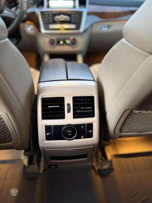 White Mercedes-Benz GL 450 2014 in Vilnius, with an engine capacity of 4.50 L and mileage of 211 thousand km for 14999 €, photo 7 on AUTOMOTO.COM.LV