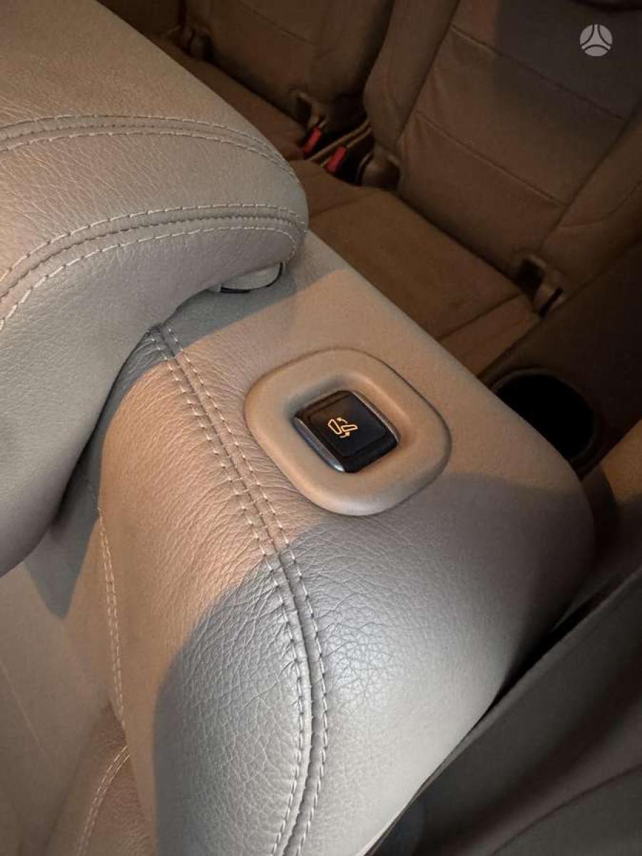 White Mercedes-Benz GL 450 2014 in Vilnius, with an engine capacity of 4.50 L and mileage of 211 thousand km for 14999 €, photo 15 on AUTOMOTO.COM.LV