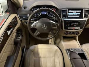 White Mercedes-Benz GL 450 2015 in Vilnius, with an engine capacity of 3.00 L and mileage of 205 thousand km for 17000 €, photo 21 on AUTOMOTO.COM.LV