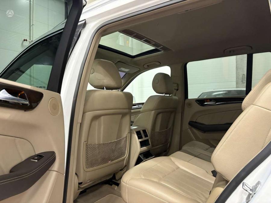 White Mercedes-Benz GL 450 2015 in Vilnius, with an engine capacity of 3.00 L and mileage of 205 thousand km for 17000 €, photo 31 on AUTOMOTO.COM.LV