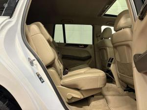 White Mercedes-Benz GL 450 2015 in Vilnius, with an engine capacity of 3.00 L and mileage of 205 thousand km for 17000 €, photo 32 on AUTOMOTO.COM.LV