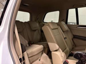 White Mercedes-Benz GL 450 2015 in Vilnius, with an engine capacity of 3.00 L and mileage of 205 thousand km for 17000 €, photo 33 on AUTOMOTO.COM.LV