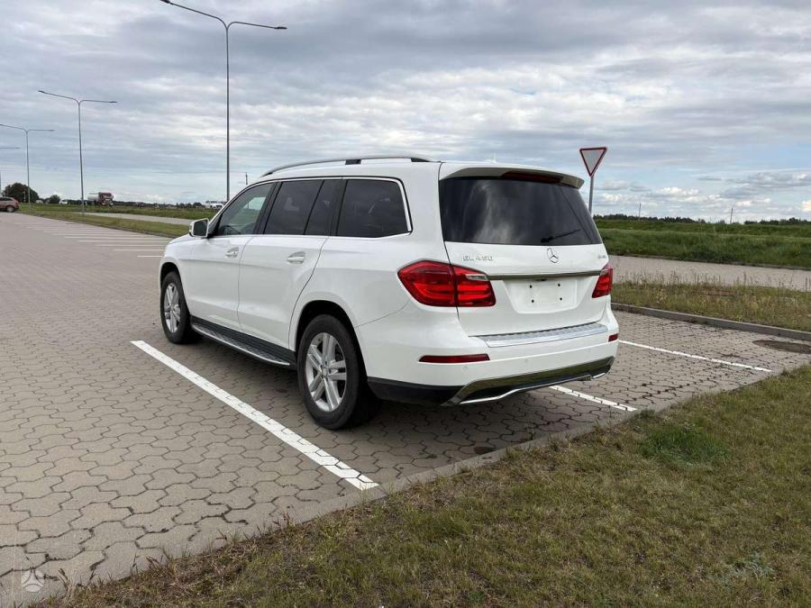 Белый Мерседес ГЛ 450 2015 в Вильнюс, объемом двигателя 3.00 л и пробегом 205 тыс. км за 15500 €, фото 10 на AUTOMOTO.COM.LV